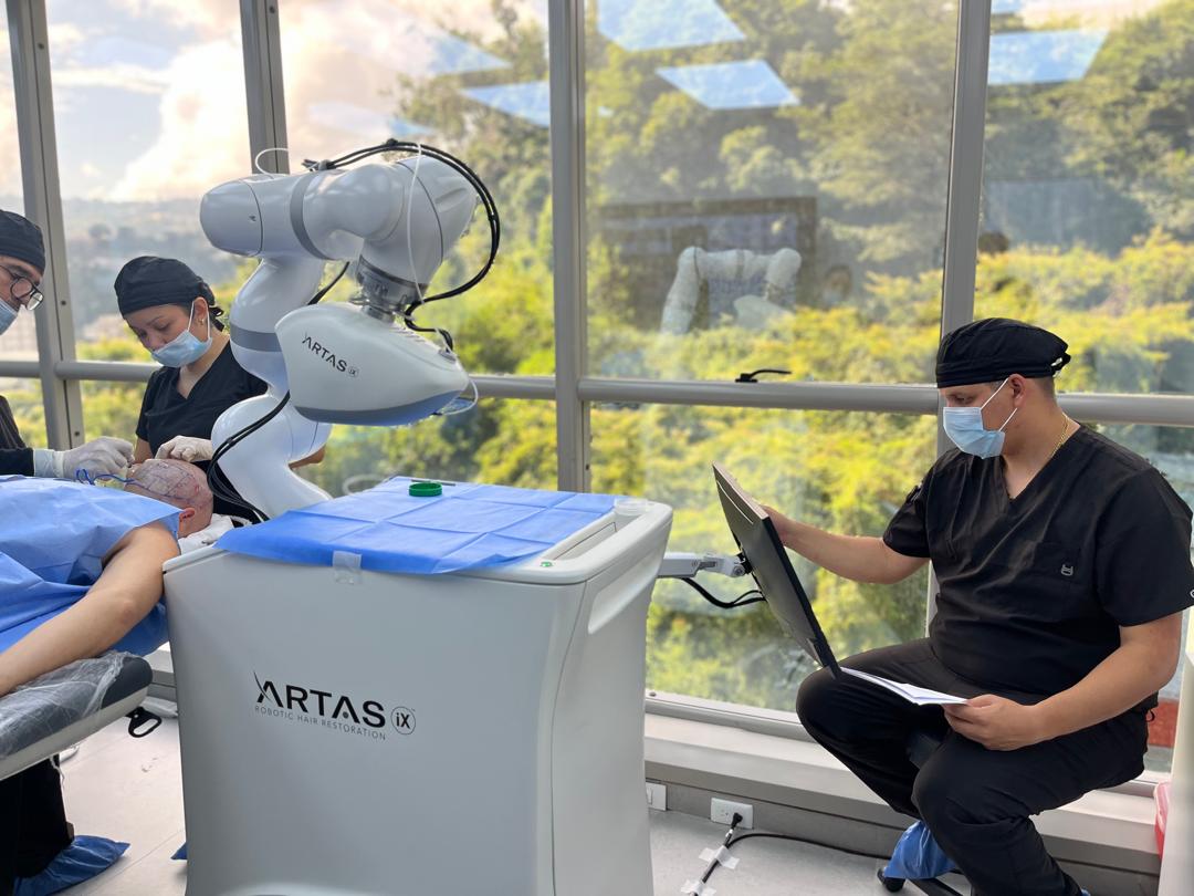 Abrió al público Spiro Hair Restoration Center para el implante