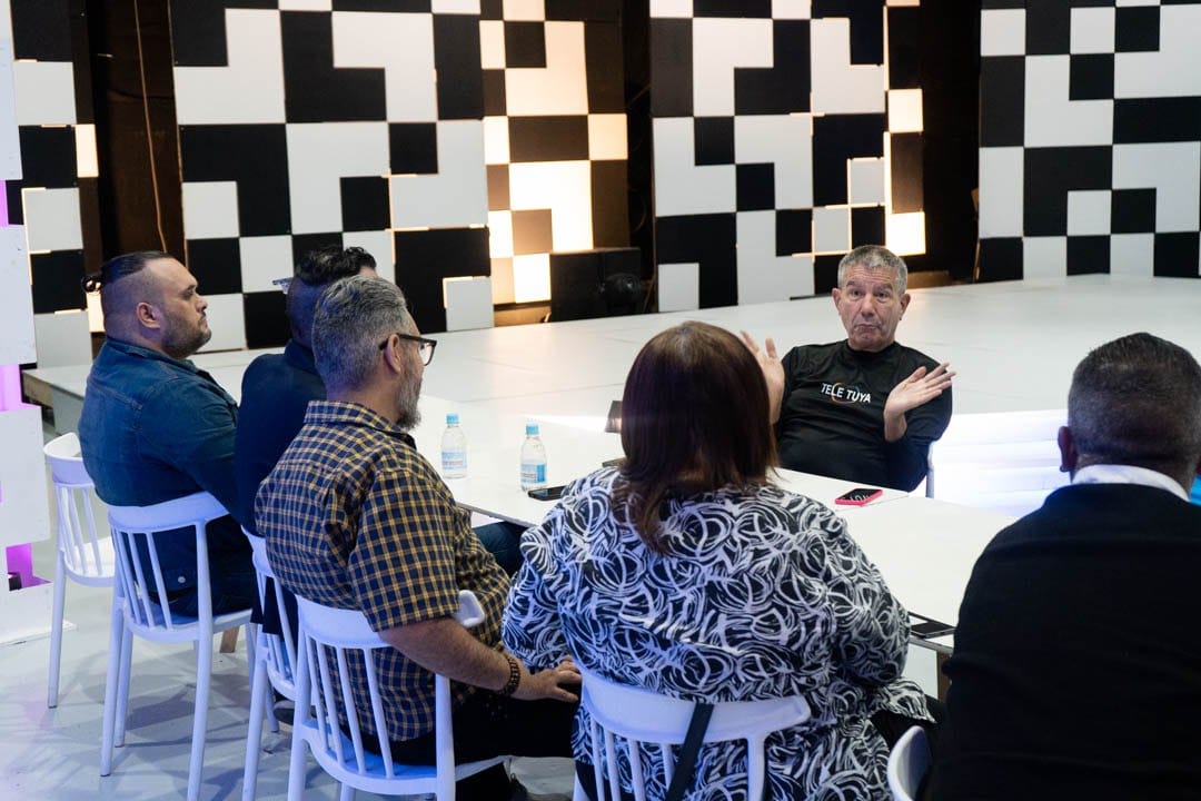 Esteban Trapiello presenta la nueva temporada de El Show del Mediodía ...