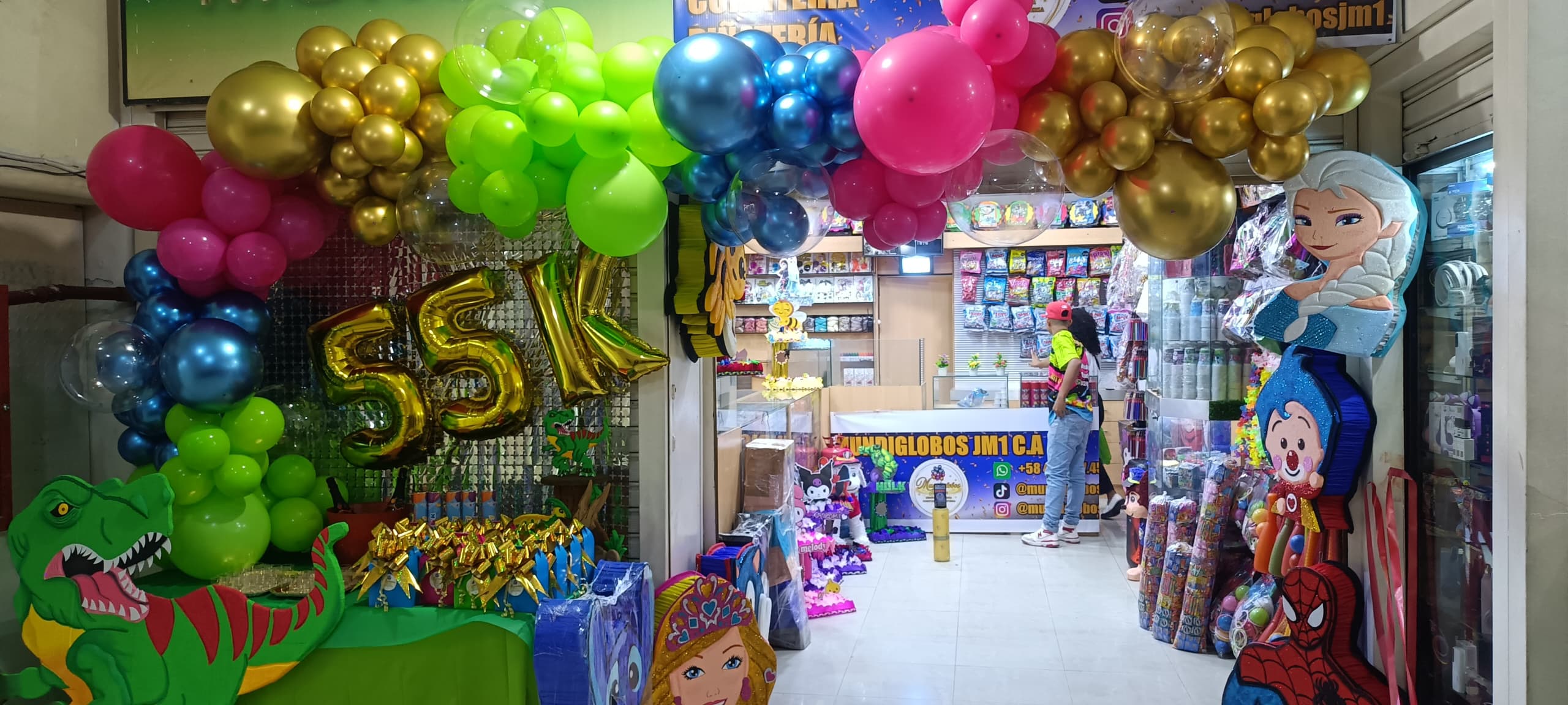 Mundiglobos es la nueva piñatería en el centro de Caracas