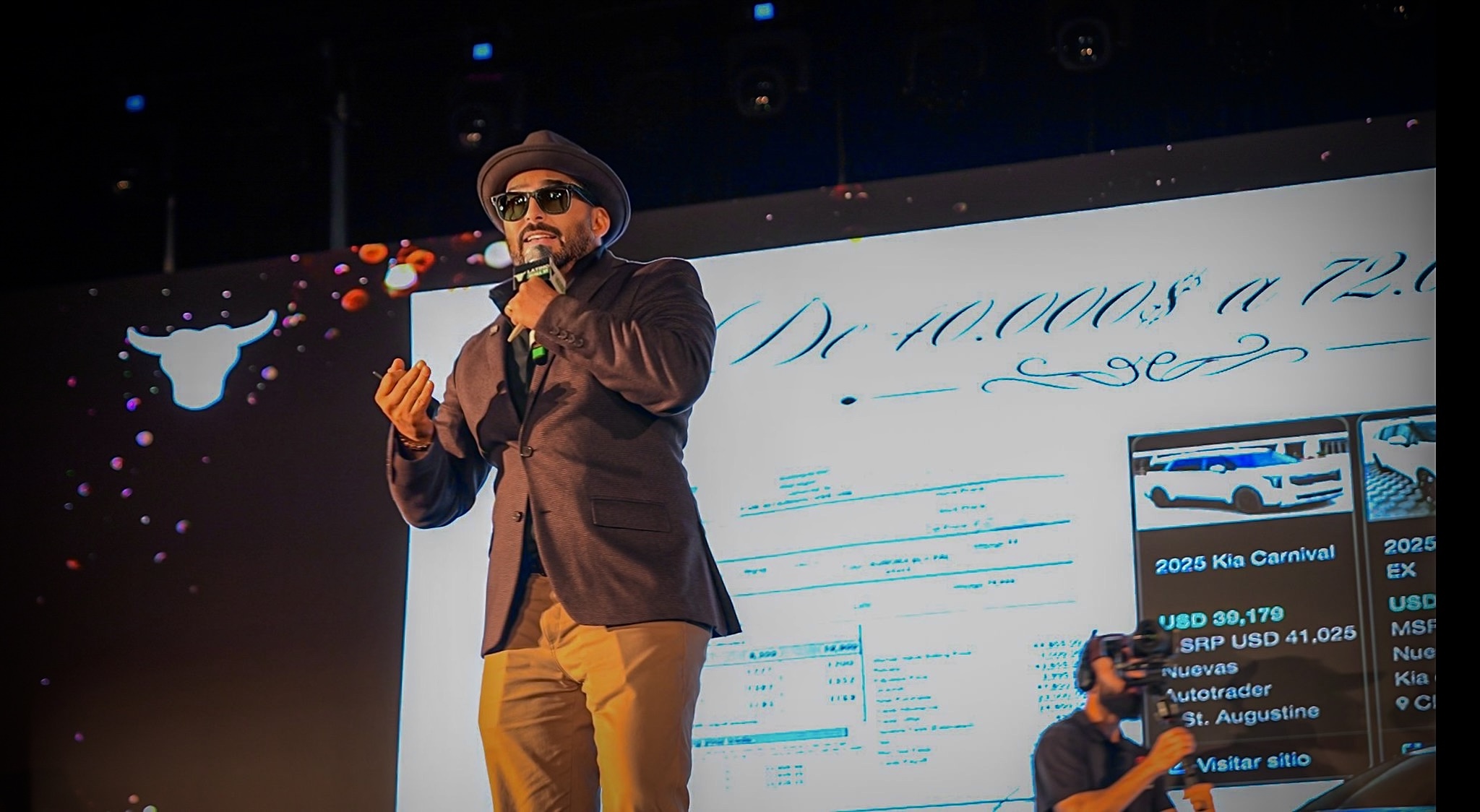 Jonathan López experto Automotriz Comparte Escenario en Miami